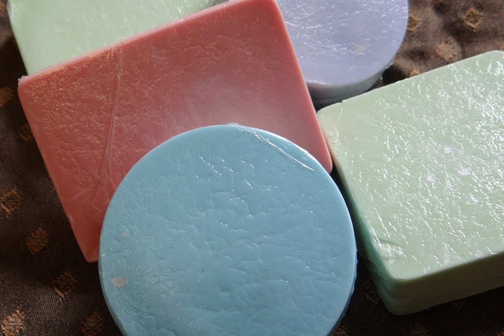 Melt and Pour Soap Making Tips and Techniques - Easy #DIY Rural Mom