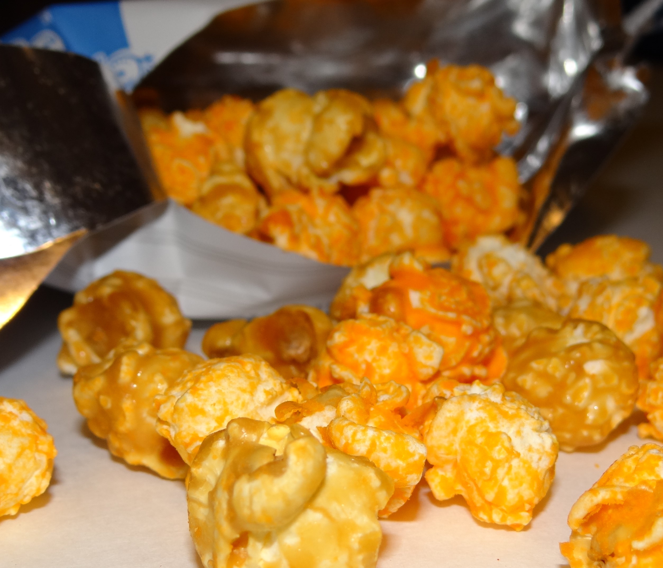 G.H. Cretors Chicago Mix Rural Mom